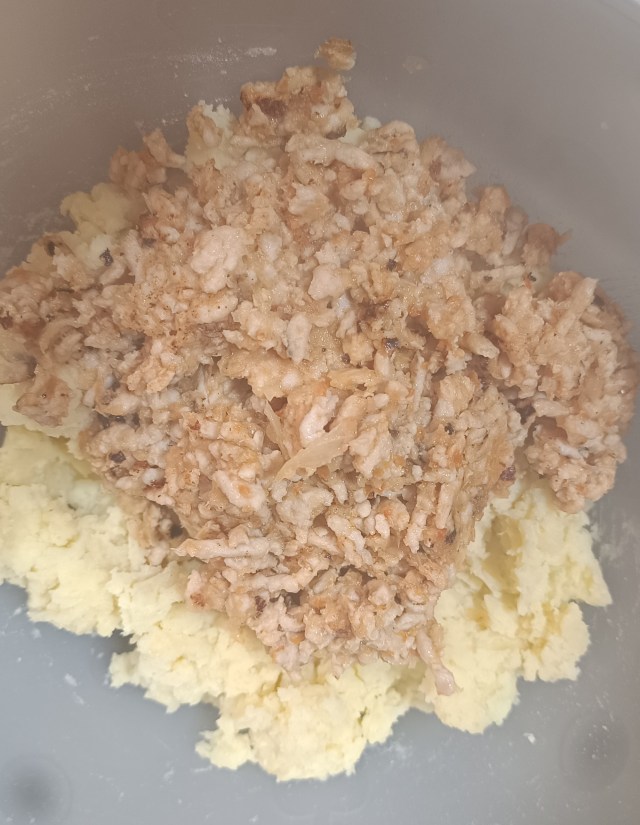 Let’s make Bomba de la Barceloneta | Spanish potato and meat croquette ...